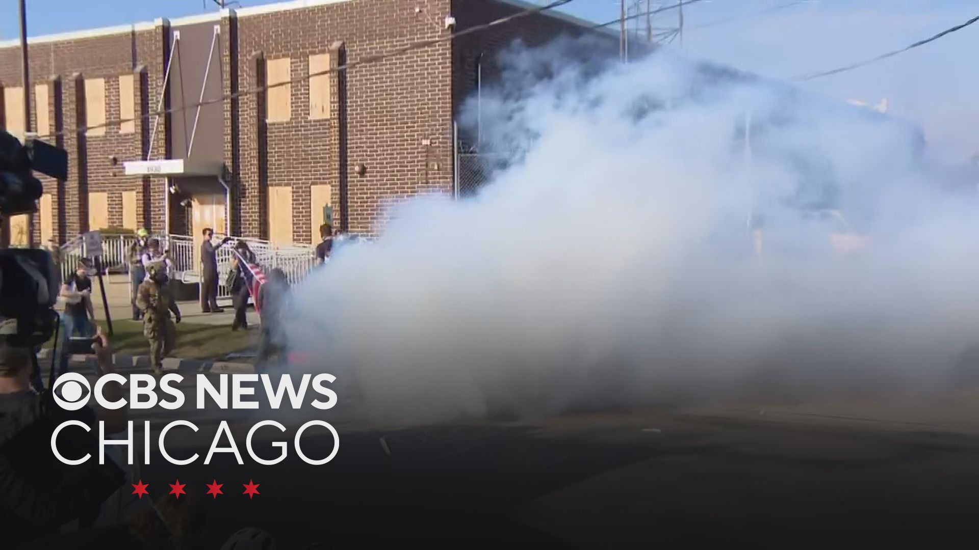 Broadview ICE protest erupts as agents, demonstrators clash