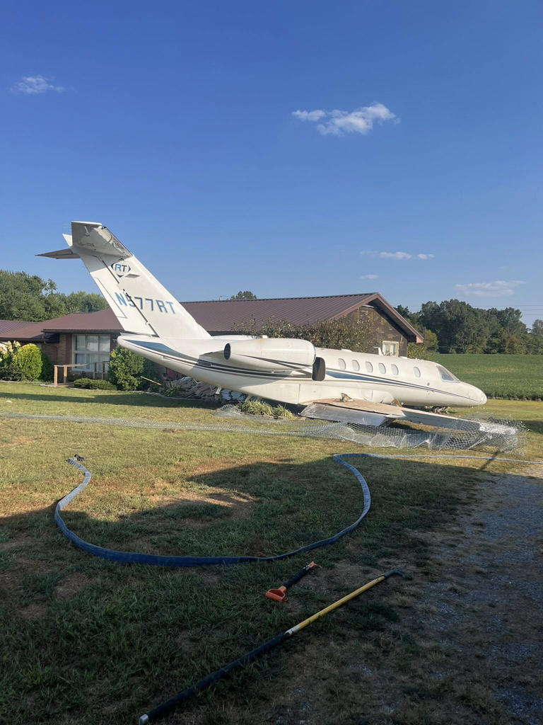 Crews remove plane that crashed into corner of home in western Ky.