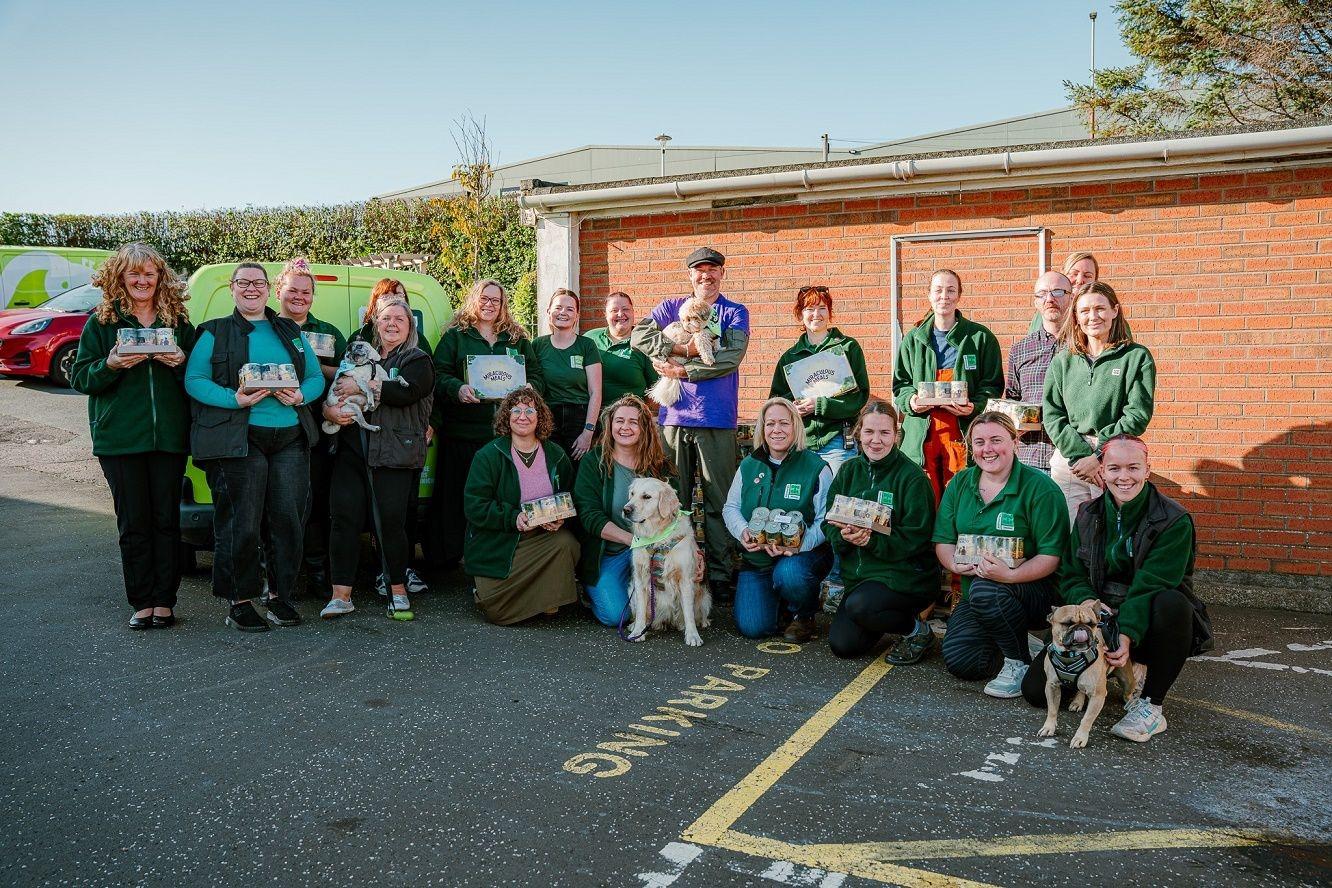 Pop idol Will Young drops into Edinburgh Dog & Cat Home with lorry load ...