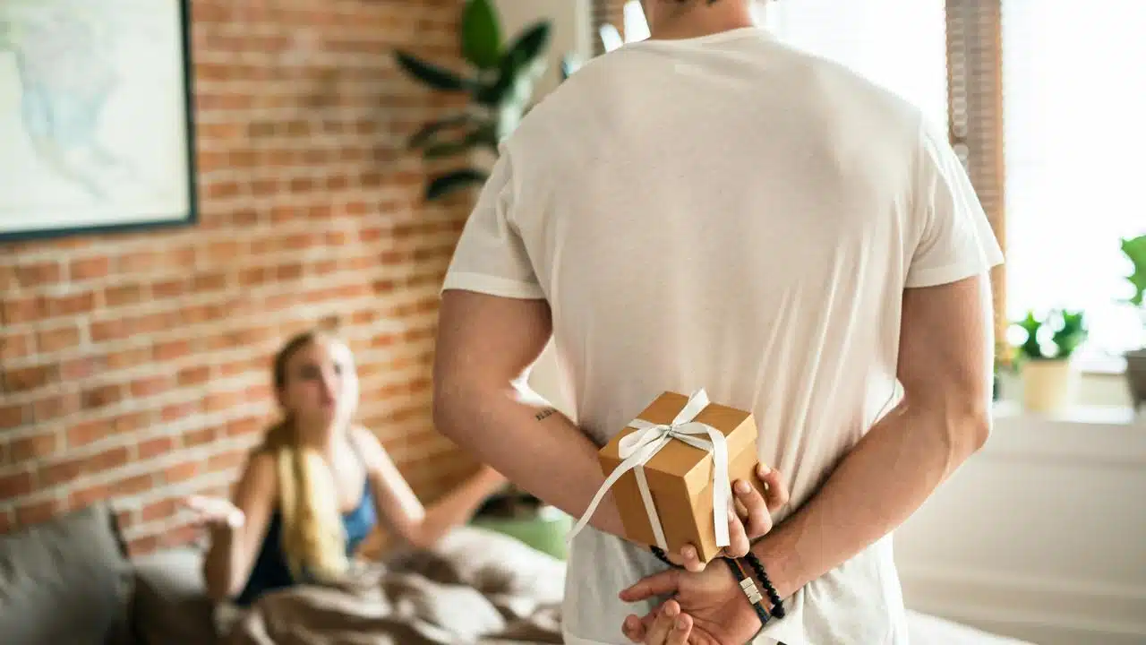 19 Things Men Think Are Romantic (But Women Secretly Can't Stand)