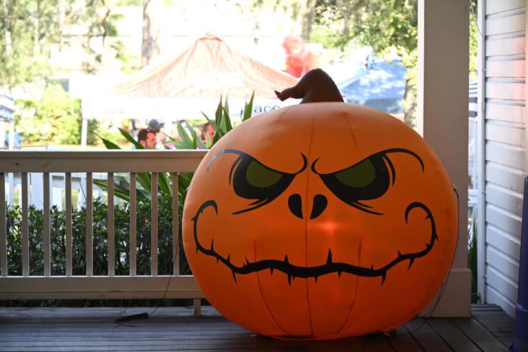 Halloween spending expected to reach record high
