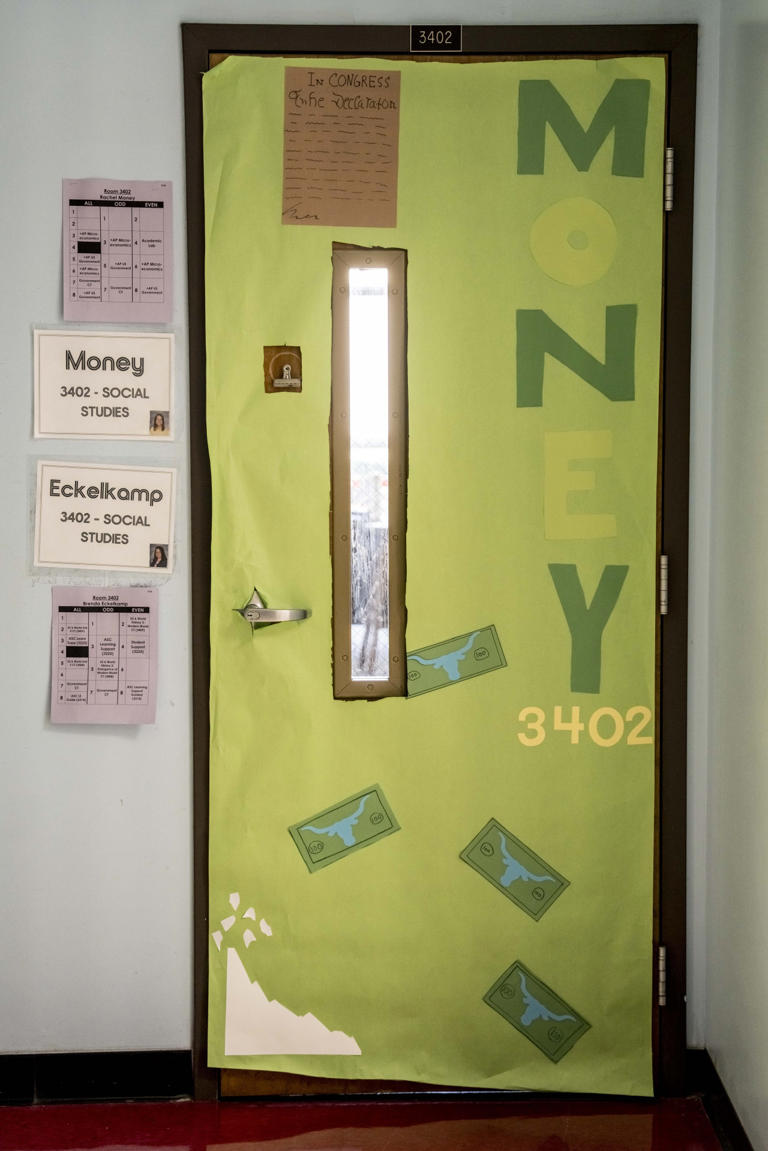 How One High-School Teacher Tells Her Gen-Z Students the Story of ...