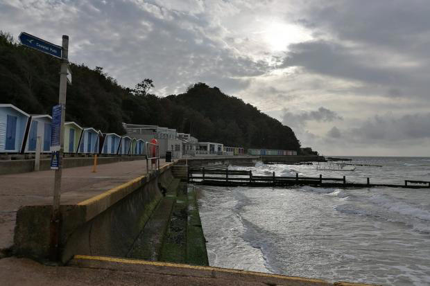 Environment Agency issues pollution alert at two Isle of Wight beaches