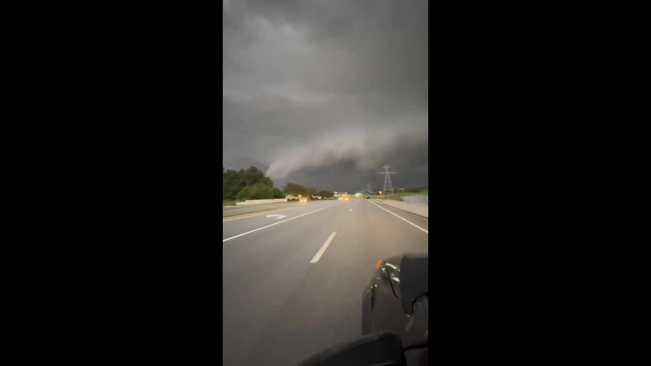 Massive shelf cloud over roadway in Florida USA