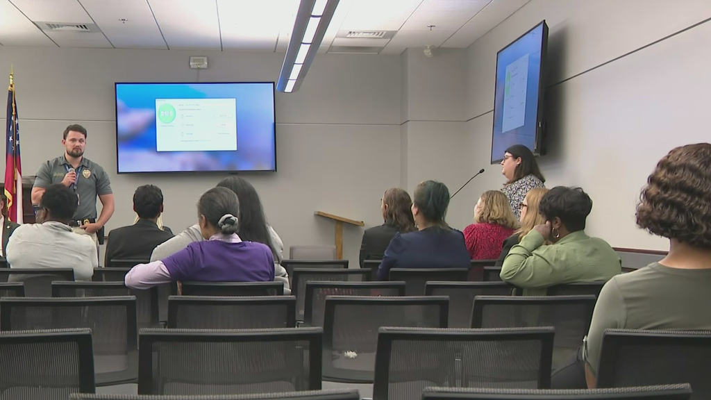 Cobb County program teaches families how investigators handle homicide ...