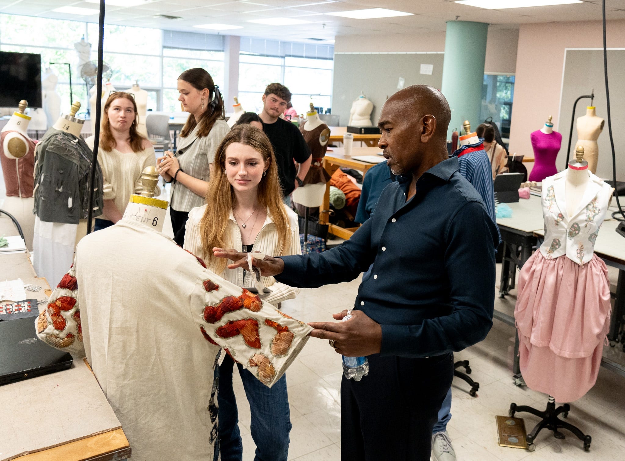Akron's Paul Tazewell, Oscar winner for 'Wicked,' spends time with Kent ...