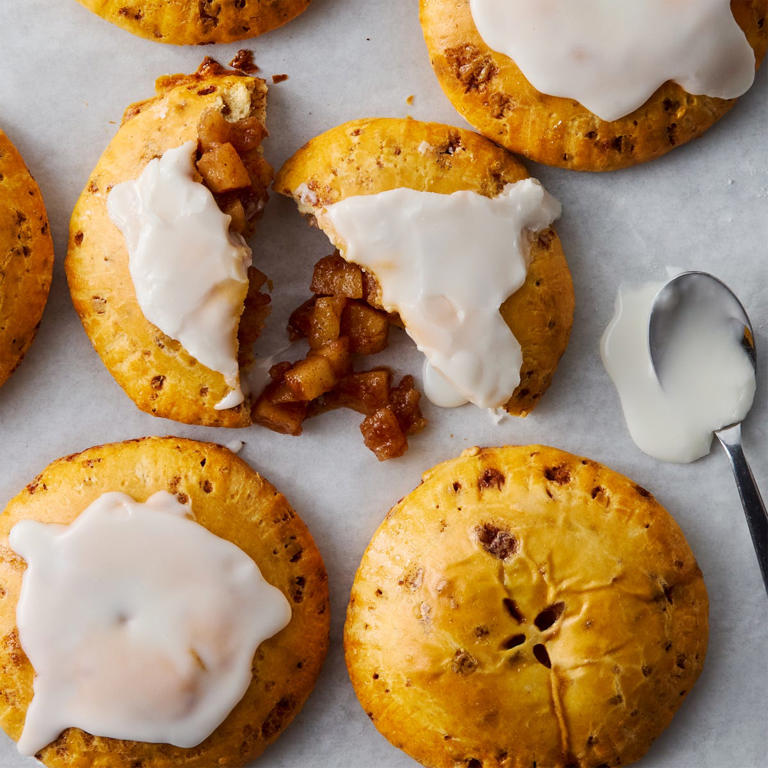 My apple cinnamon roll hand pies are the best excuse to have dessert ...