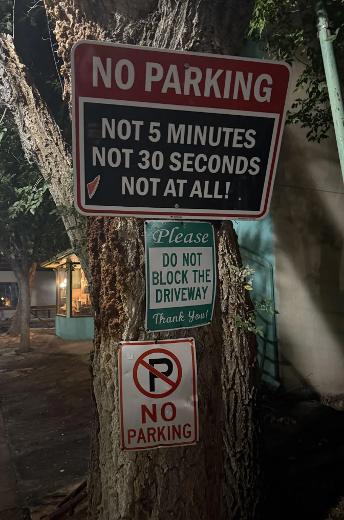 16 Funny Signs We Found This Week That Are So Clever, You'll Fart-Laugh