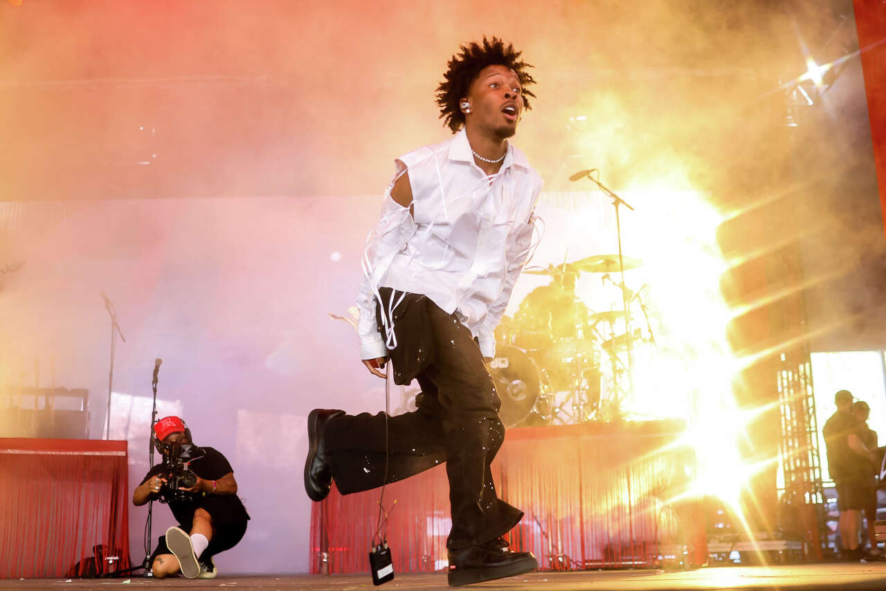 Speculation grows around Houston singer D4vd after body identified