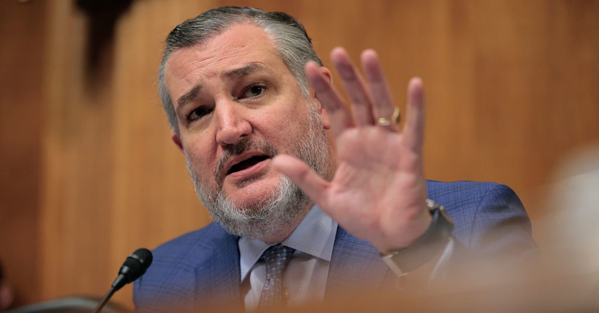 Ted Cruz compares FCC Chair Carr to Mafia boss in Jimmy Kimmel warnings