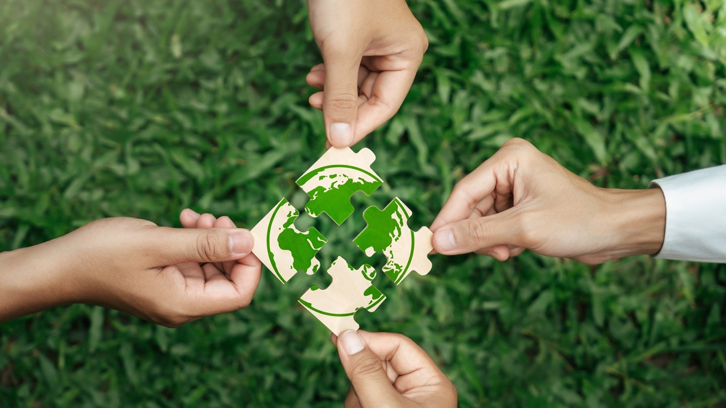 Eastman and Toly unveil new sustainable cosmetic compact