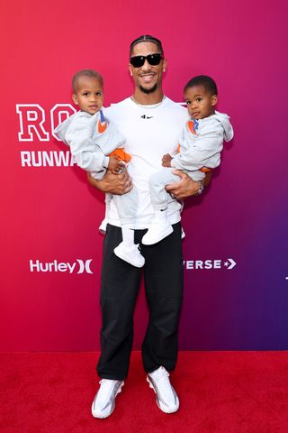 Josh Hart suddenly tosses 2-year-old son to teammate Mitchell Robinson ...