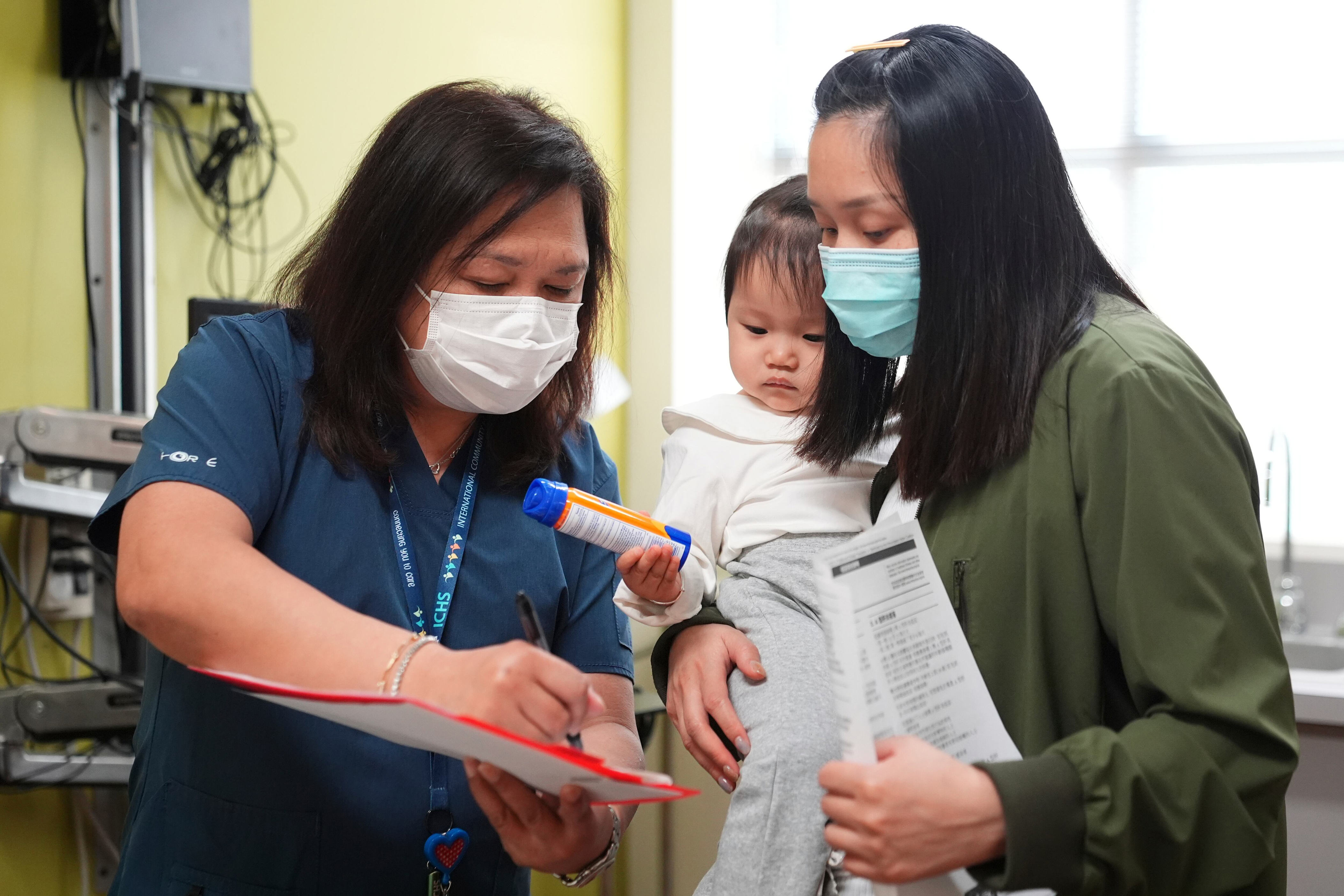 Padres se expresan ante recomendación de los CDC de dividir vacuna MMRV ...