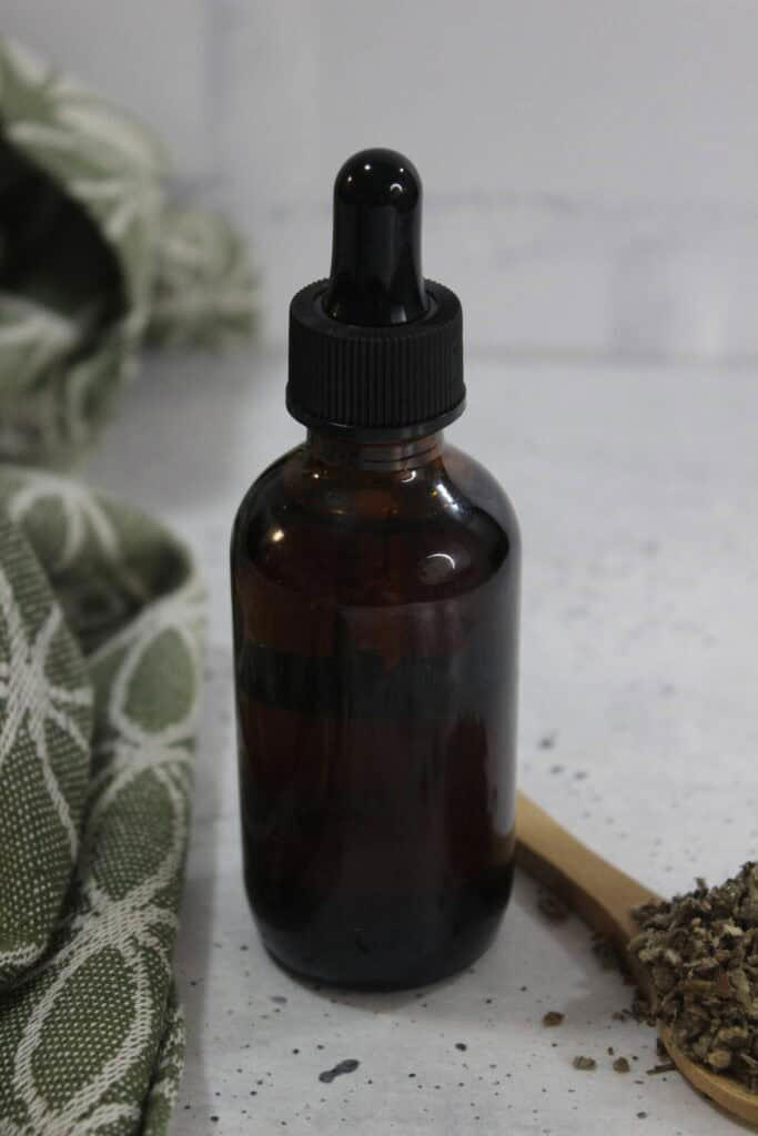 How to Make a Simple Mullein Tincture (Alcohol or Glycerin-Based)