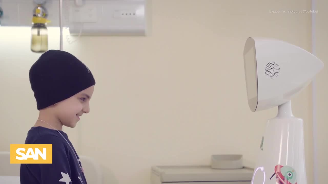 Meet Robin: An AI robot designed to imitate a 7-year-old comforts ...