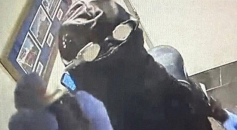 Man in scuba gear robs Disney Springs Paddlefish restaurant, escapes by ...