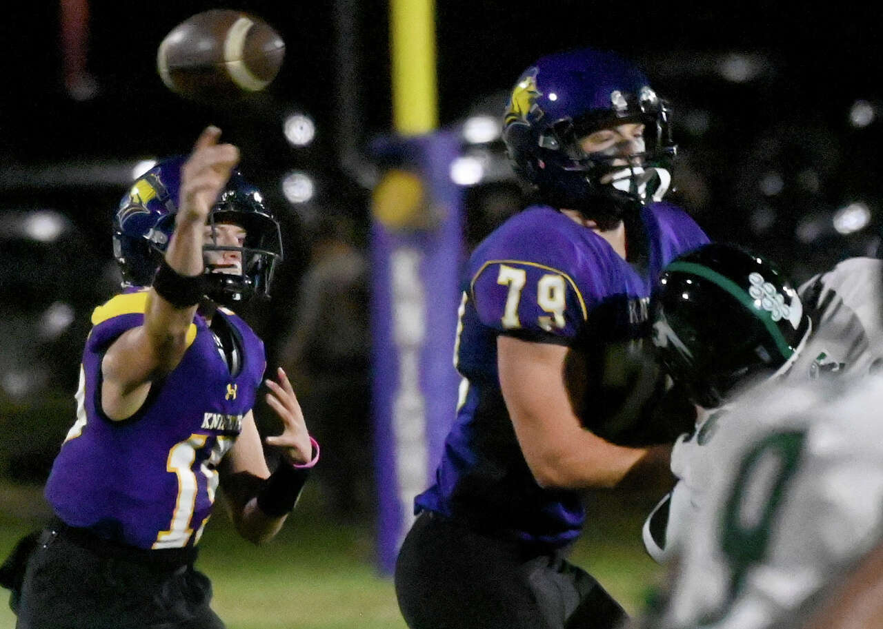 Ellington quarterback breaks school marks in win over Cogingchaug co-op