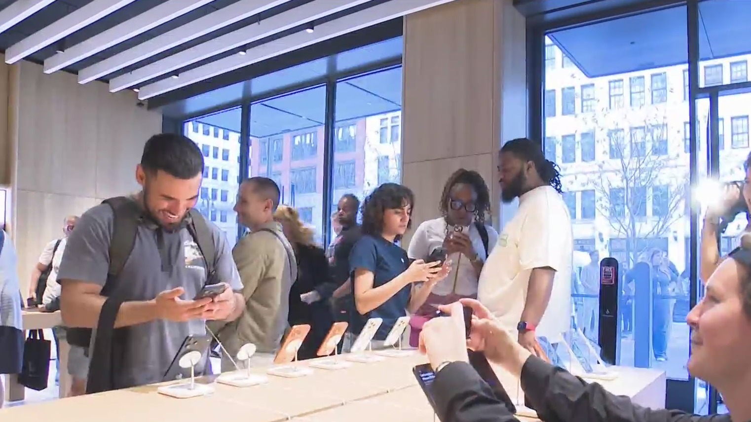 Michiganders celebrate opening of Apple store in downtown Detroit