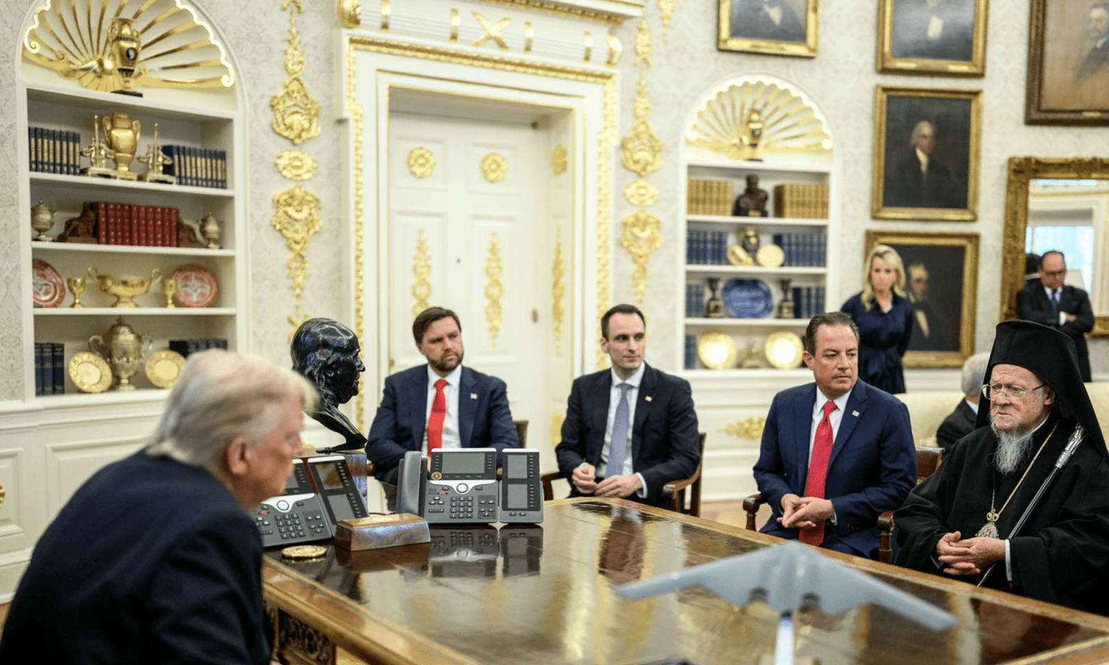 'He's very proud of the gold': GOP senator makes subtle dig at Trump's ...