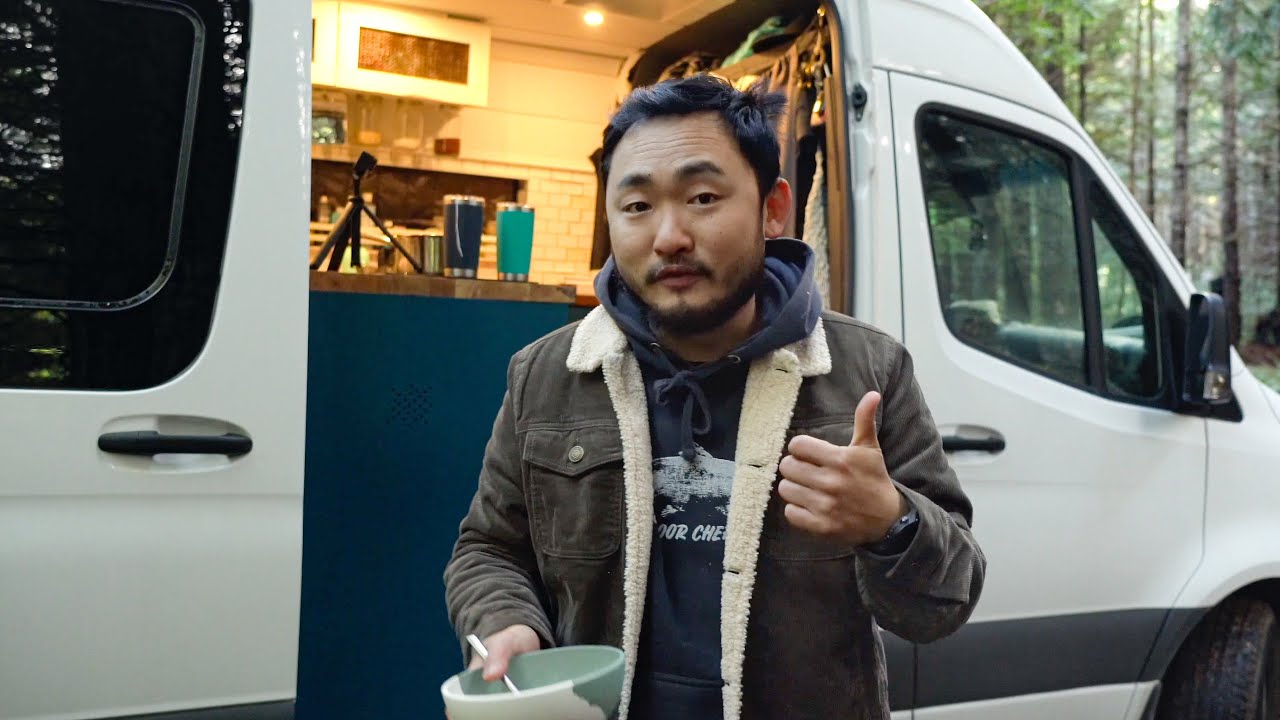 Winter van camping: crispy noodle magic!