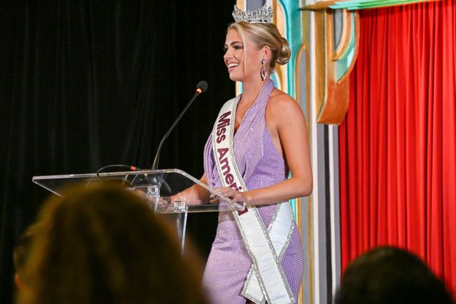 Her Mom Worked 4 Jobs to Pay for Her College Tuition. Then Winning Miss ...
