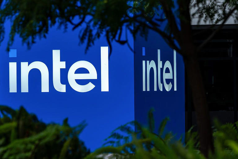 If You'd Put $1,000 Into Intel Stock 20 Years Ago, Here's What You'd ...