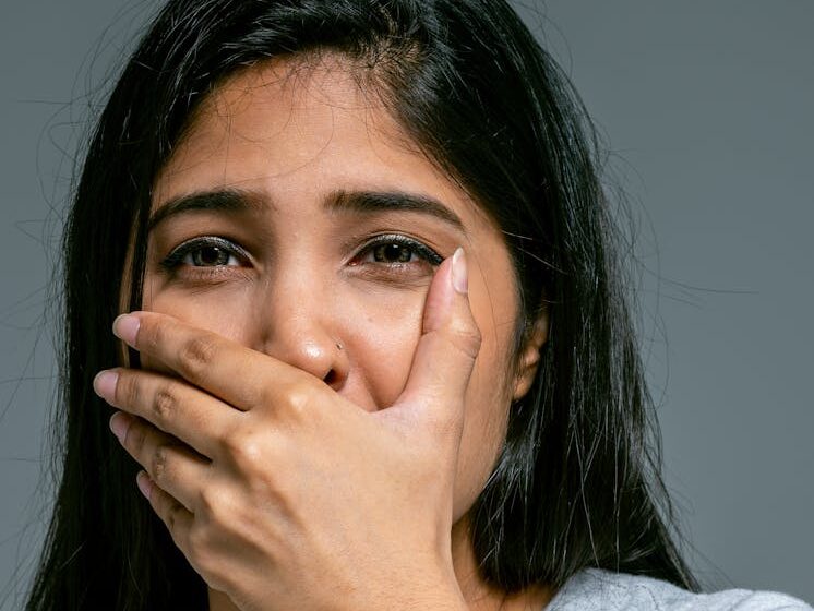 15 Habits That Reveal Someone Was Raised by Controlling Parents