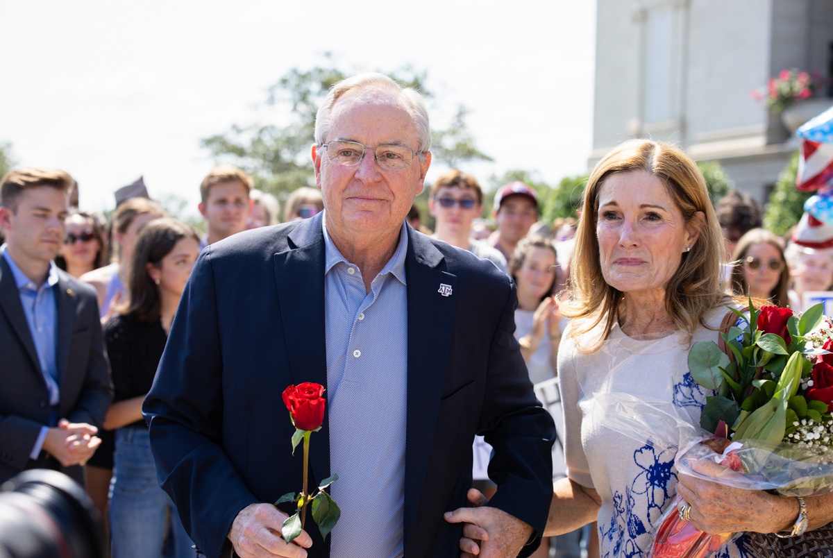 Texas A&M President Mark A. Welsh III to step down after a week of ...
