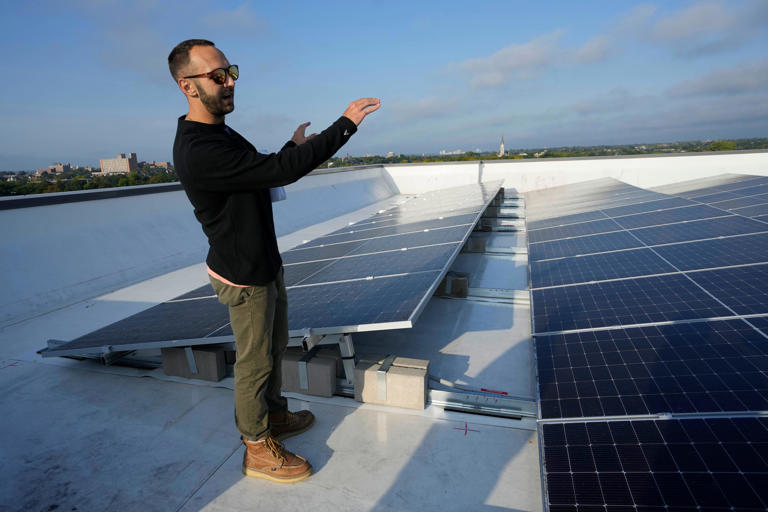 Milwaukee County's health and human services building now has 86 solar ...