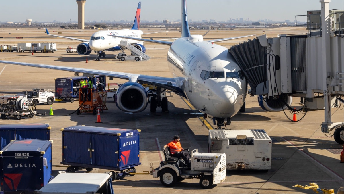 Dallas Airports Delay & Cancel Hundreds of Flights After Radar Goes Down