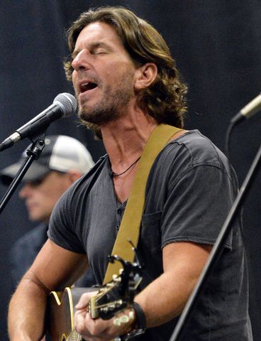 Brett James' Bittersweet Final Instagram Posts Before Deadly Plane ...