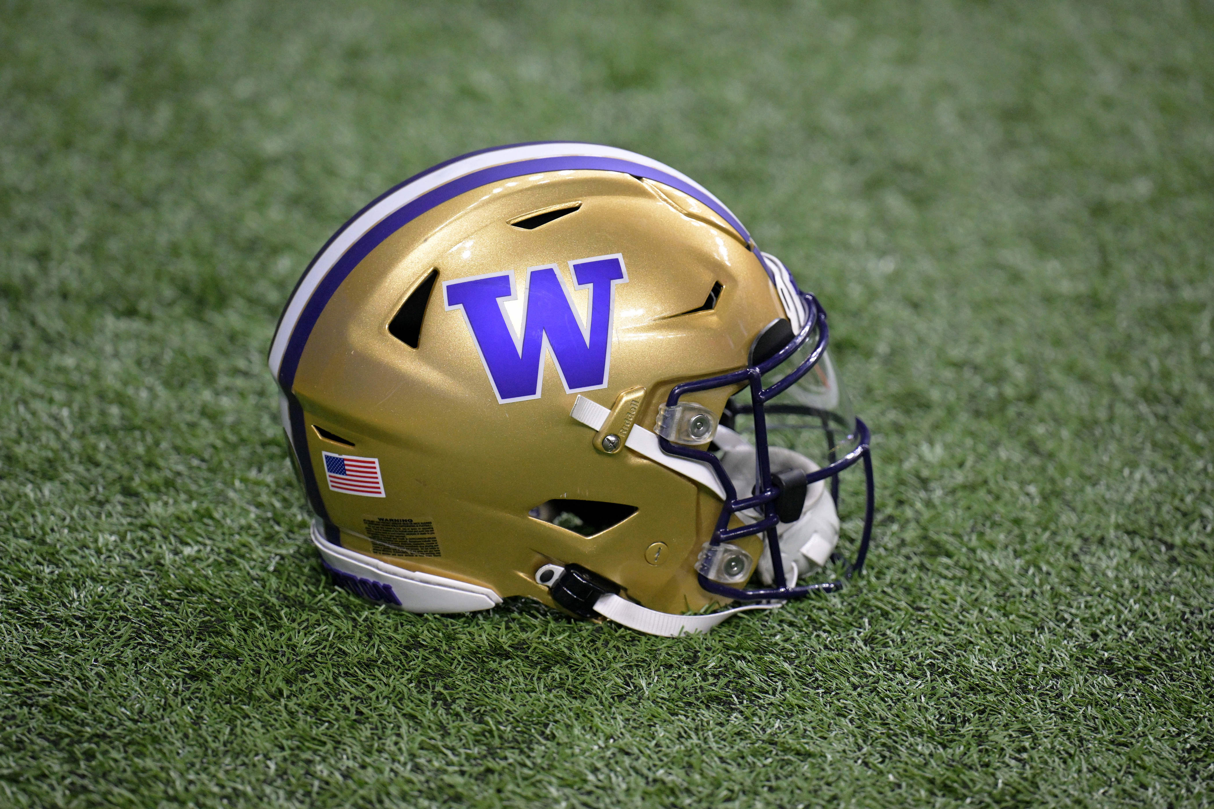 Georgia football offers elite Washington CB commitment