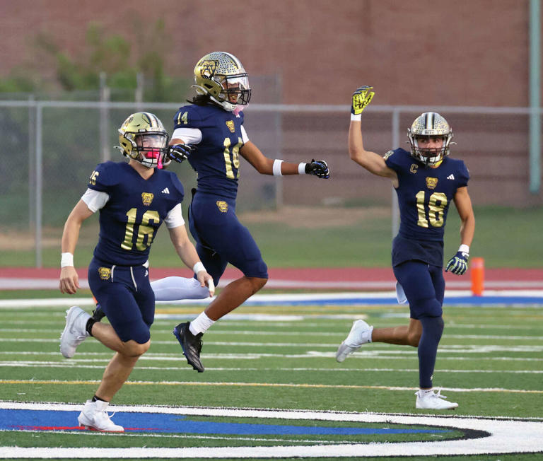 Photos: Alexander falls to undefeated Veterans Memorial at SAC