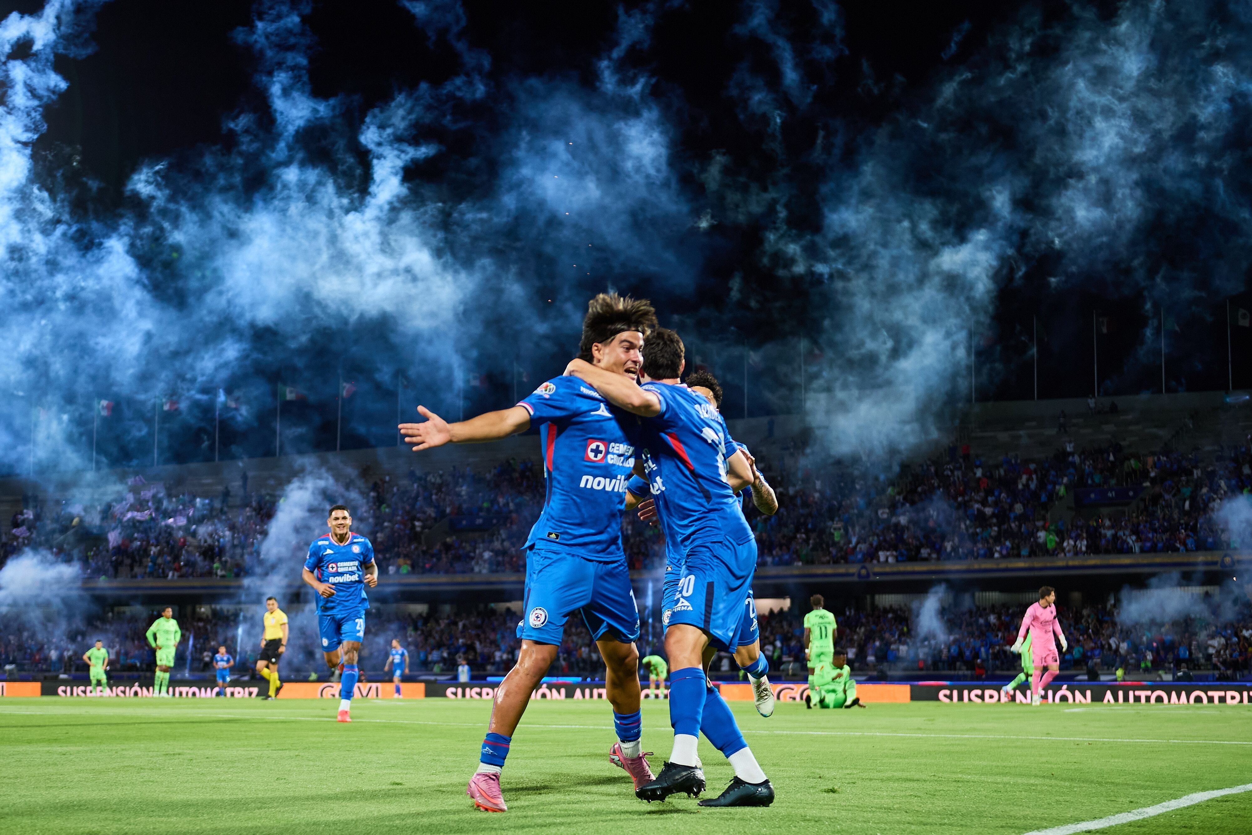 Cruz Azul firma su séptimo triunfo al hilo y se mantiene como el único ...