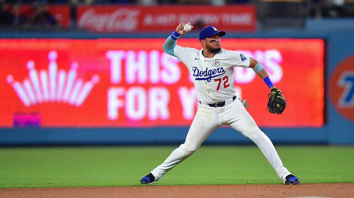 Utility infielder vows to re-sign with Dodgers in free agency