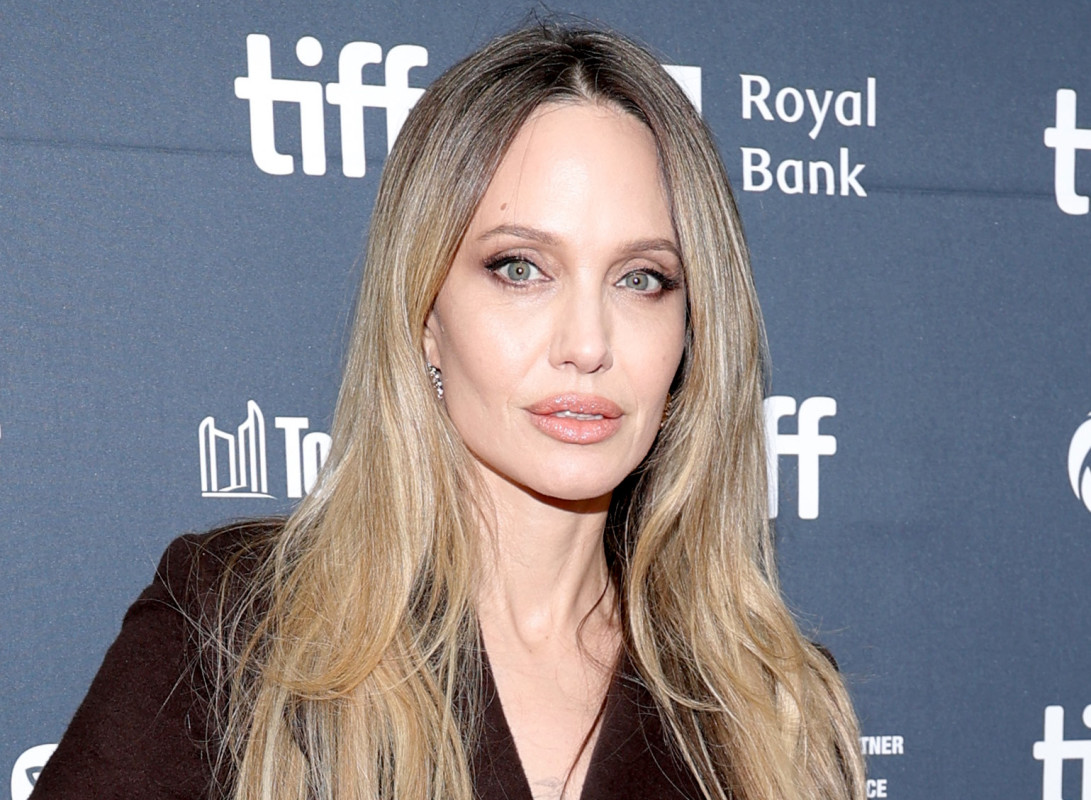 Angelina Jolie’s Daughter Shiloh Debuts Striking Style Change in Rare ...