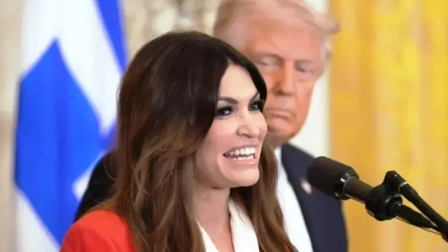 Κίμπερλι Γκιλφόιλ: Τι φέρνει η εκλεκτή του Τραμπ για την πρεσβεία στην ...