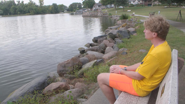Man on a mission to see Iowa’s scenic views by foot, documenting stops ...