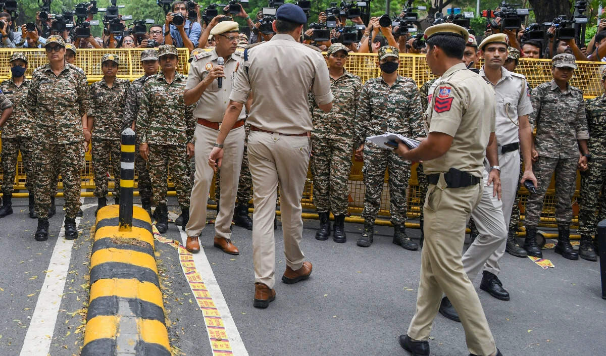 Intense Police Encounter with Notorious Gang in Rohini, Delhi