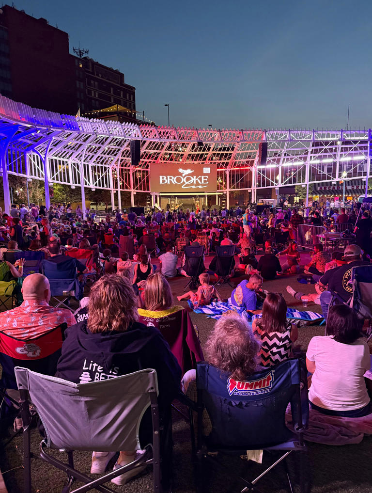 Niko Moon turns Centennial Plaza into Centennial Beach. Concert starts ...