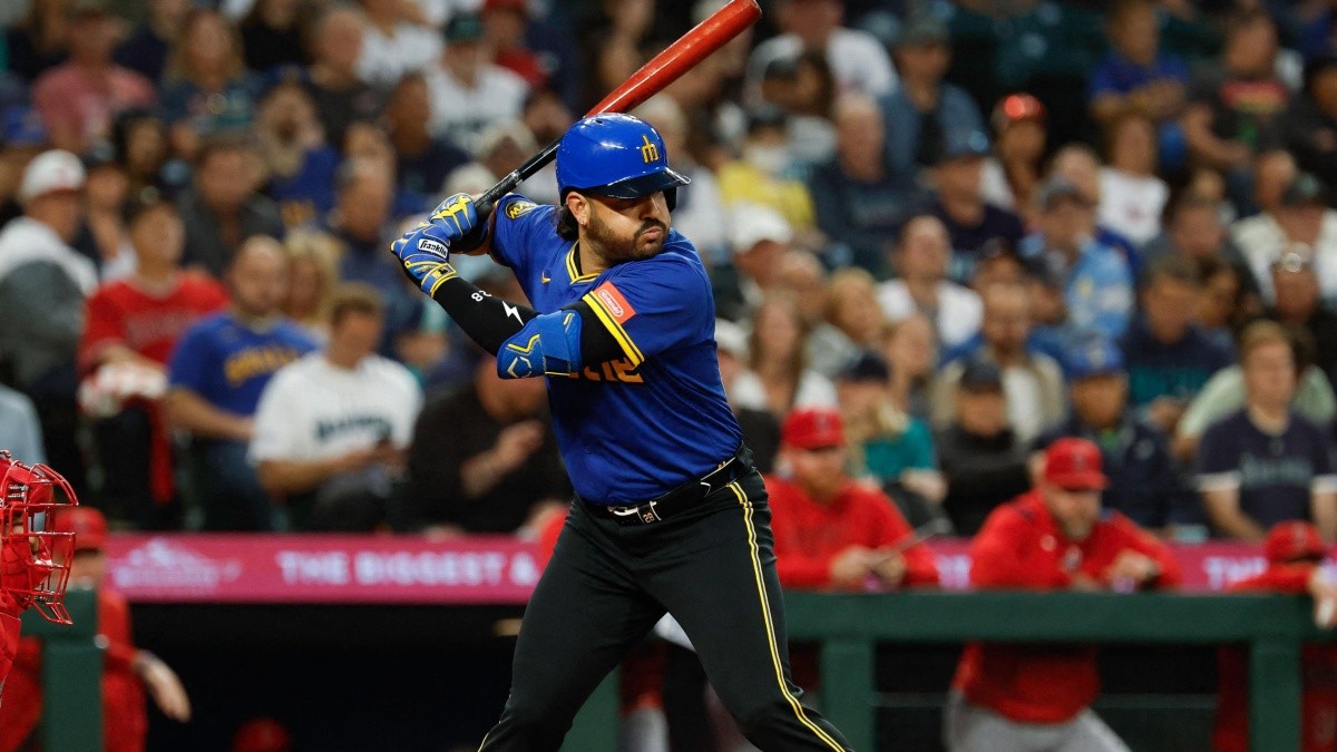 MLB: Eugenio Suárez blasts it out of the park! Hits a colossal home run ...