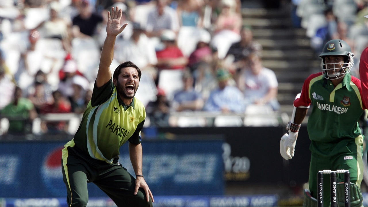 Don't consider Irfan Pathan a man: Shahid Afridi hits back after dog ...