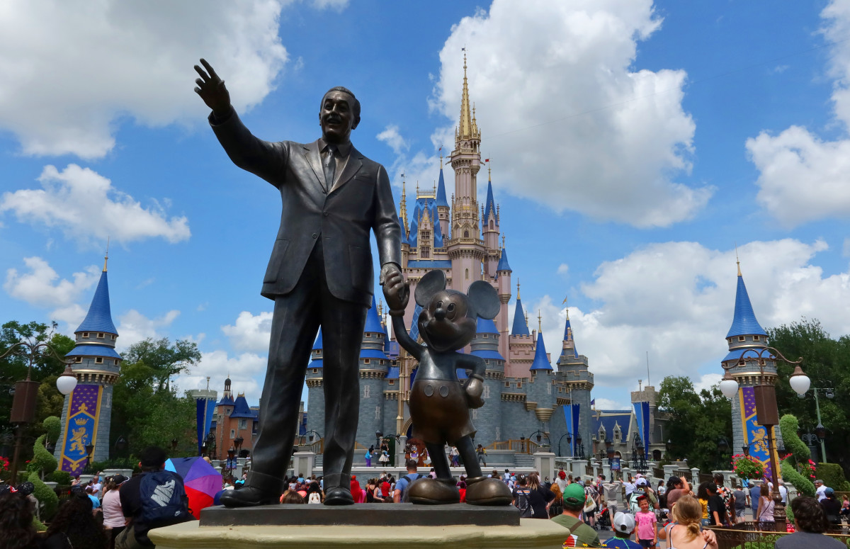 Disney Springs Thief Pulls off Incredible Underwater Heist Before ...