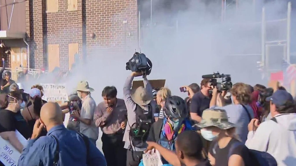 Protesters arrested amid clashes with federal agents outside Broadview ...