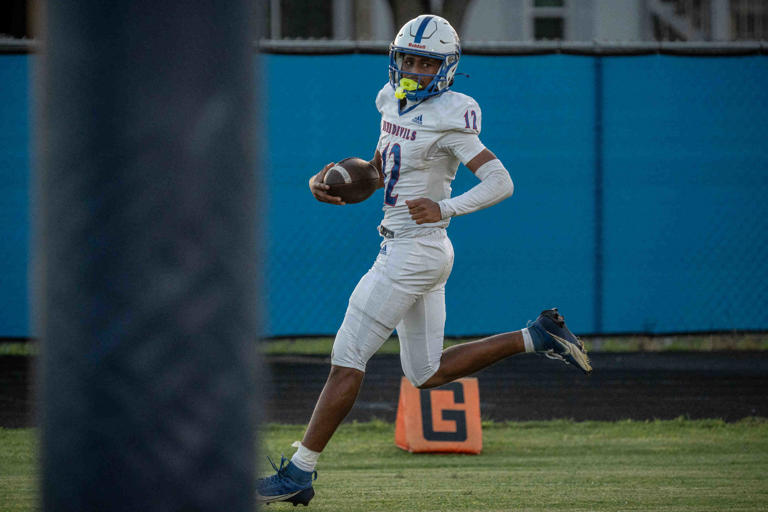 Pahokee QB Xavier Mitchell makes it look 'really easy' in win over Palm ...