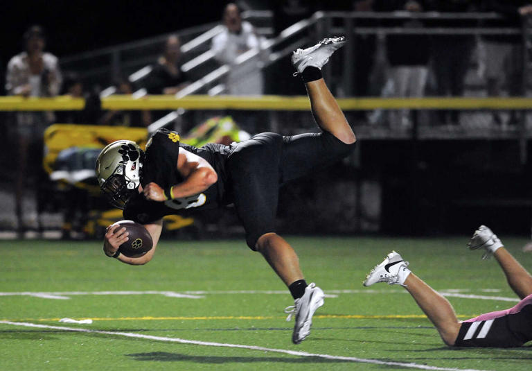 No. 6 Hand grinds out a victory over North Haven to move to 2-0