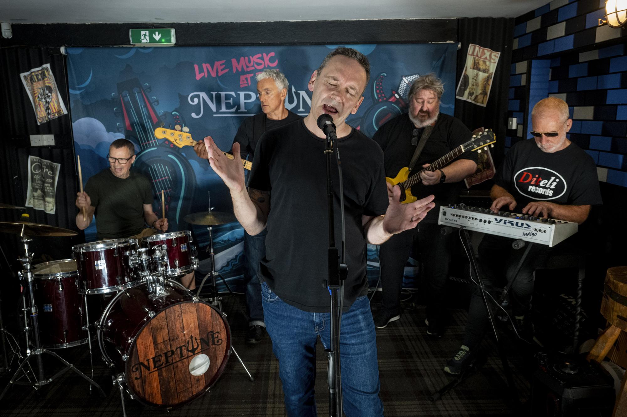 Singer-songwriter's new album is inspired by Chesterfield pub gigs of ...