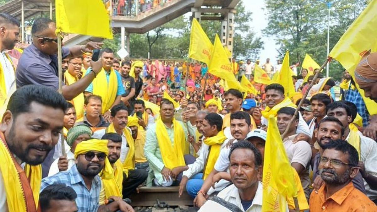 Kurmi Community Halts Train Operations In Hazaribagh, Demands Scheduled ...