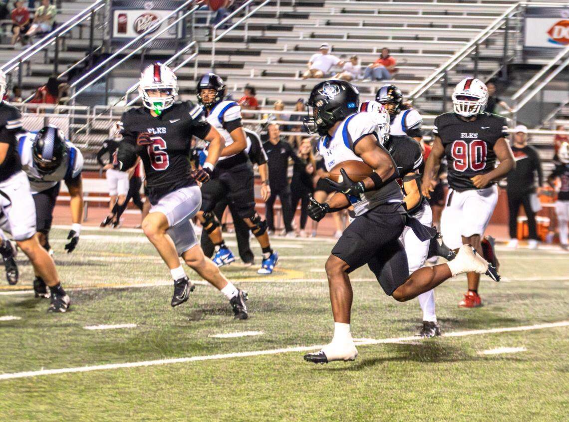 Mansfield Summit holds off Burleson in key back-and-forth district dog ...