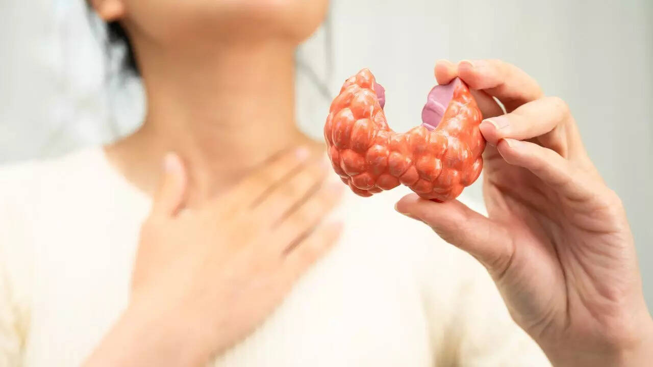 Thyroid early symptoms on skin, hair, and nails: The hidden signs that ...